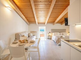 Quarto Quádruplo de Luxo, não fumadores, terraço | Ferro/tábua de engomar, Wi-fi grátis, roupa de cama fornecida 