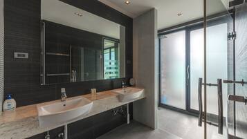 Villa, varanda | Casa de banho