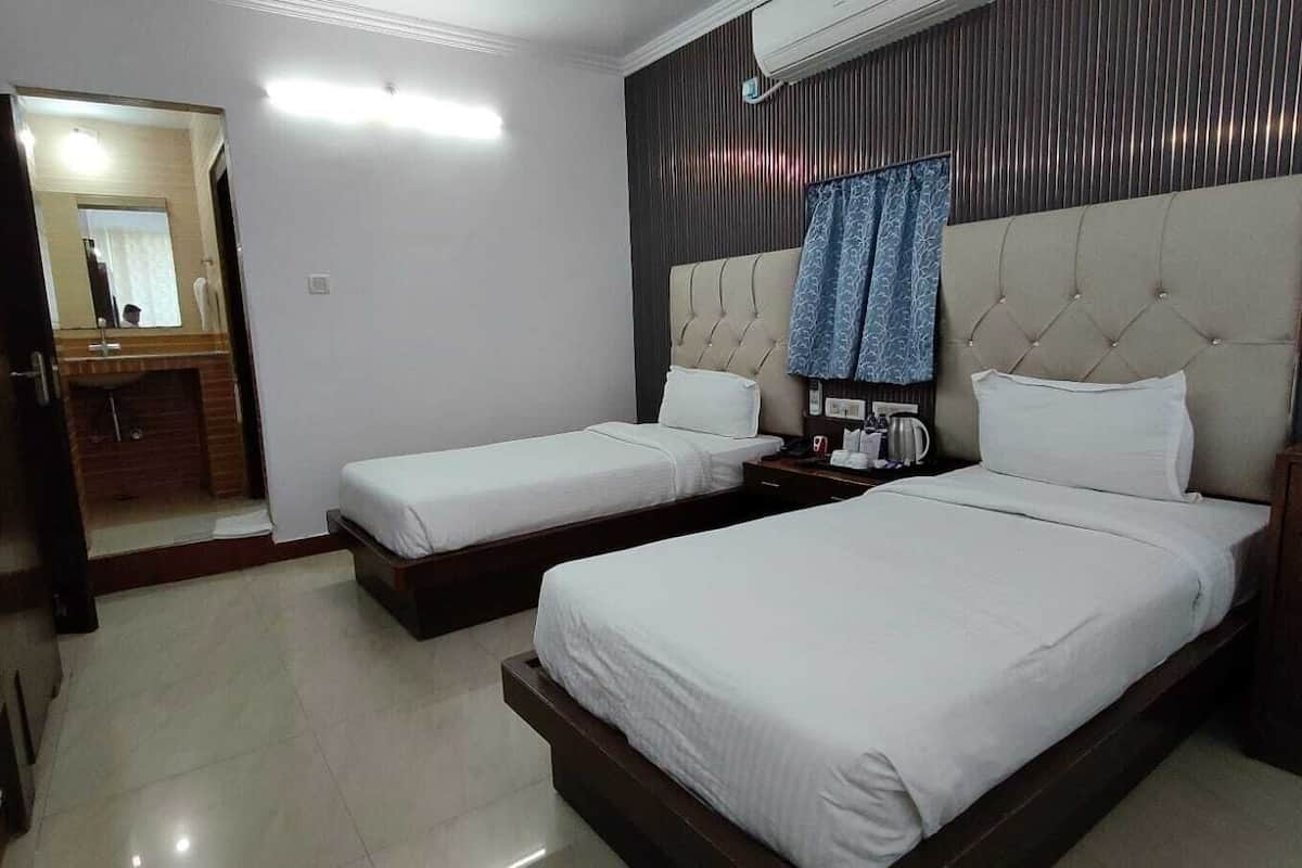 Quarto Duplo ou Twin Deluxe, Vista para a cidade | Secretária, Wi-fi grátis