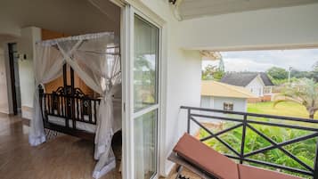 Vila luxo, vista para o jardim | Ferros/tábuas de passar roupa, Wi-Fi de cortesia