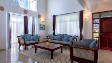 Villa Deluxe, vista para o jardim | Sala de estar