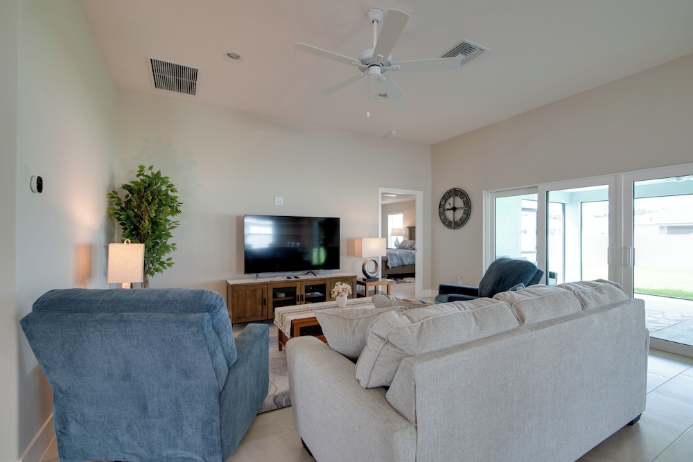 Golf & Swim In The Villages! Modern Home W/ Lanai - Wildwood, FL