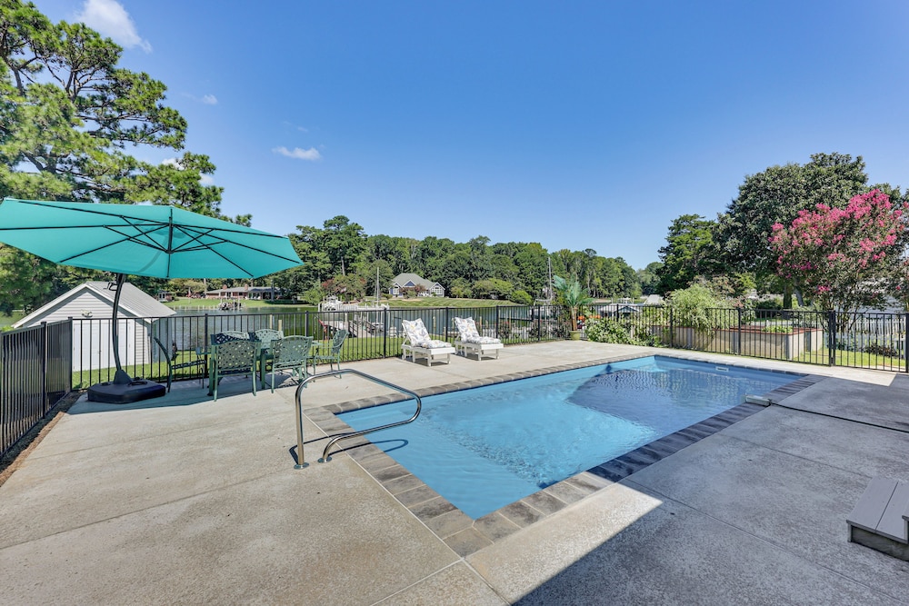 Historic Waterfront Home W/ Dock In Reedville! - Virginia