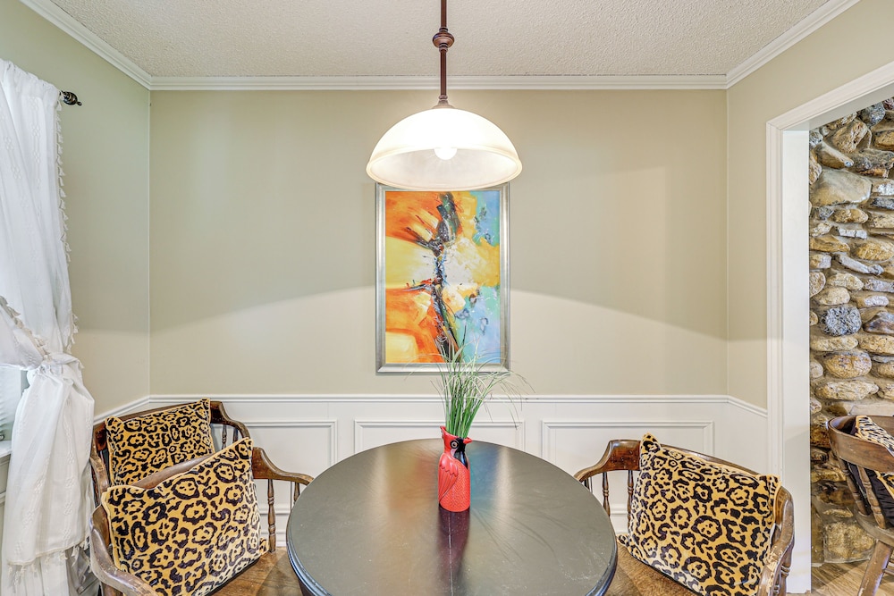 Healthcare-worker Hub 2 Mi To Texarkana Hospitals! - Texarkana, TX