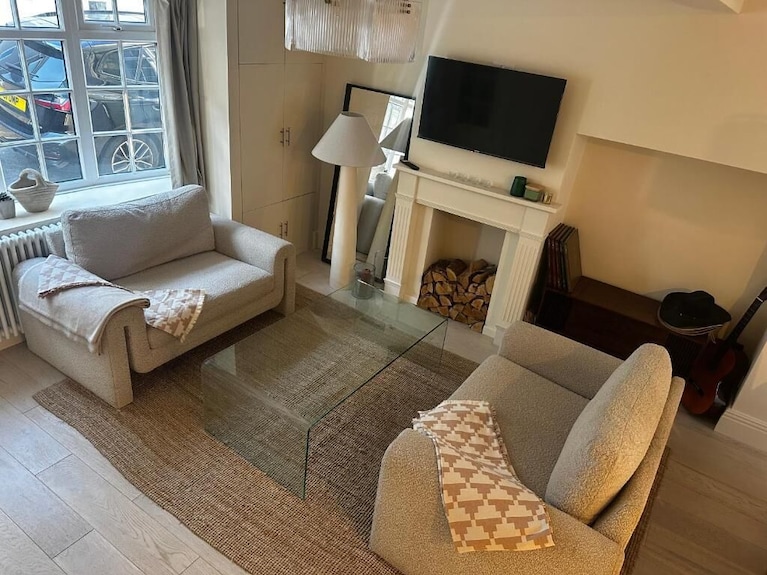 Entire Cosy Seaside Cottage - Minutes From The Beach, Shops And Restaurants! - 브라이턴