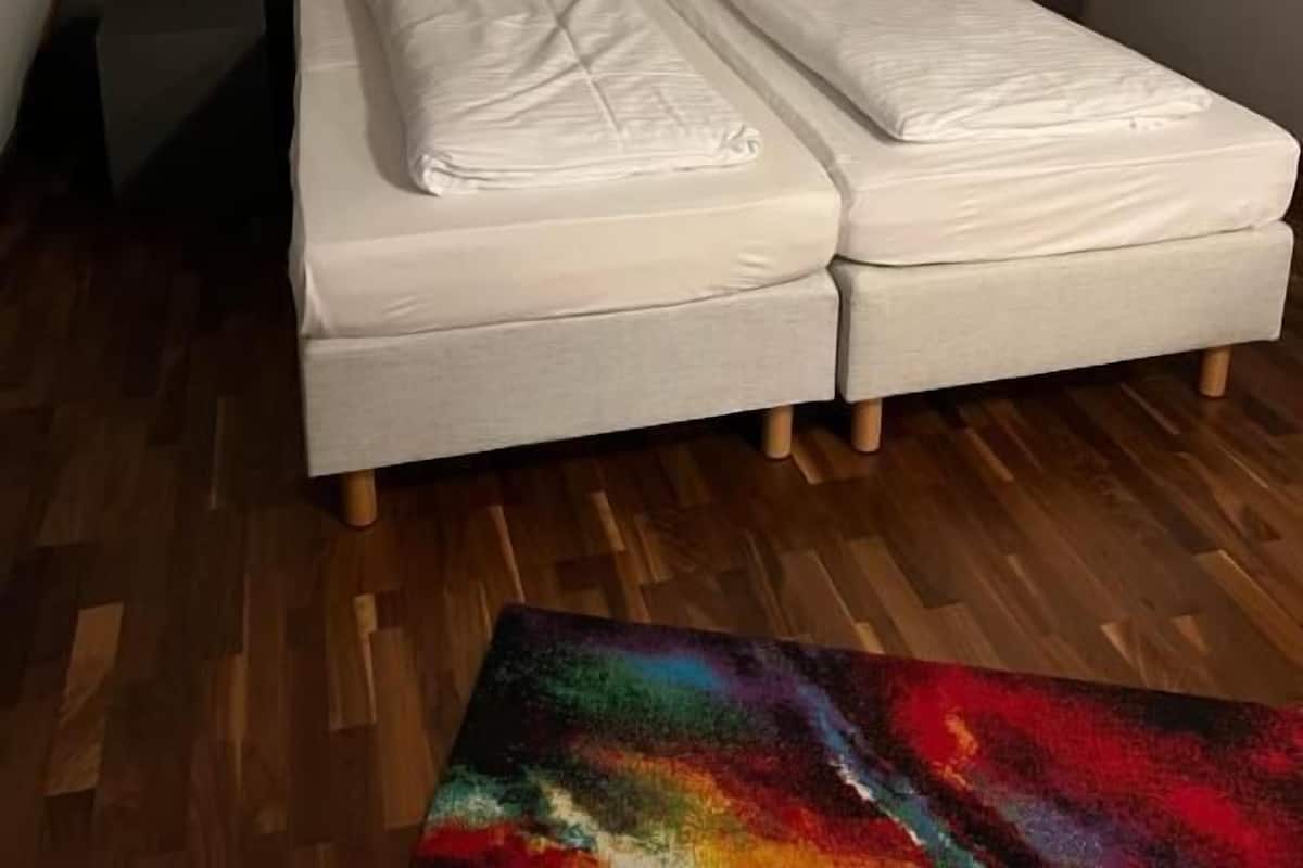 Quarto Duplo | Secretária, secretária adequada para computadores portáteis