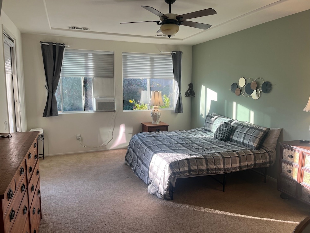 Superb 5-bedroom house with AC in North Indio, with pool and jacuzzi ...