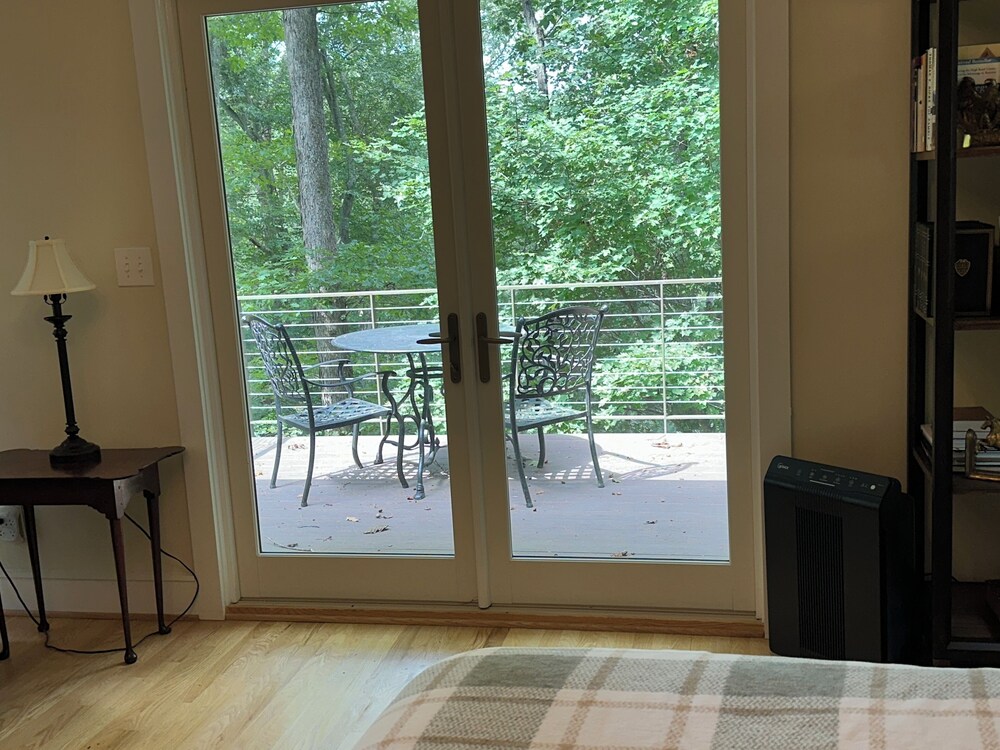 Charming 4 BR, 4 BA on Mechums River 15 Minutes to Charlottesville ...