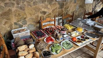 Pequeno-almoço tipo buffet diário incluído