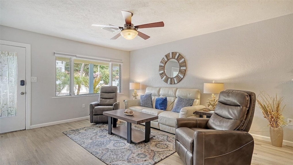Ritzy Palms Downtown Estate-5 Minutes To Beach-walking Distance To Downtown! - Sarasota, FL