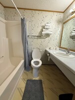 Quarto casal conforto | Banheiro | Produtos de toalete grátis, toalhas de banho, sabonete, shampoo