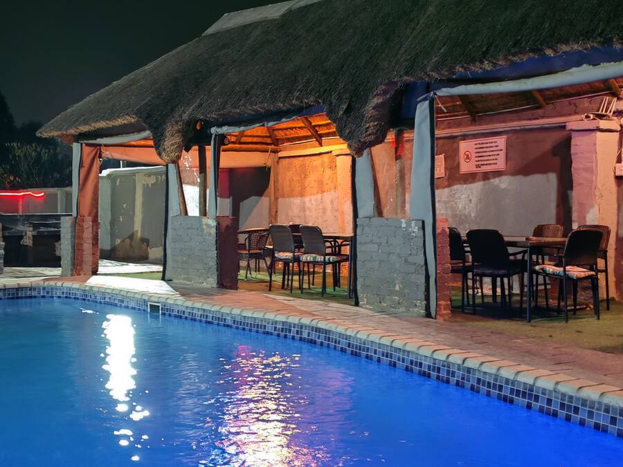 Piscina externa, barracas de cortesia