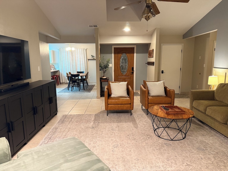 3-bedroom House In Fabulous Farmington With Big Backyard For Hosting - Farmington, NM