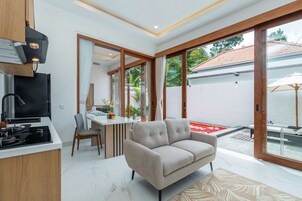Villa Deluxe | Sala de estar | Televisor LCD de 50 polegadas com canais digitais 