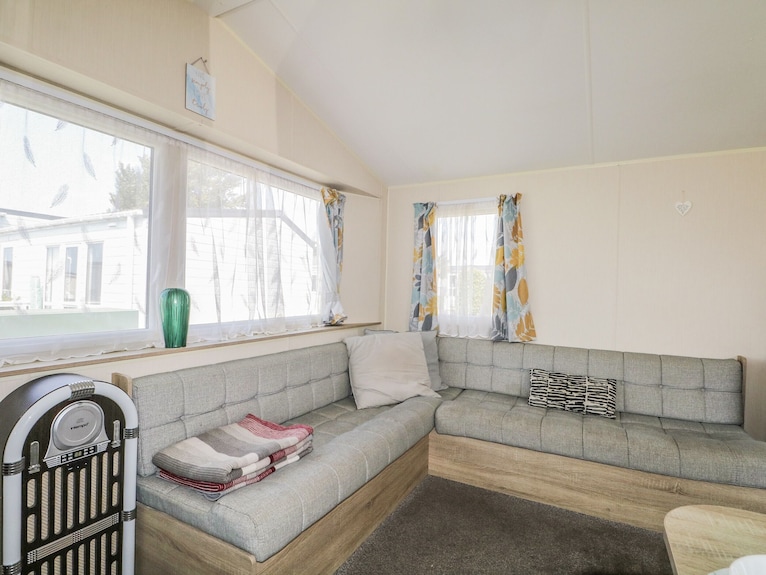 Tower View Number 34, Family Friendly, With Pool In Pevensey Bay - Eastbourne