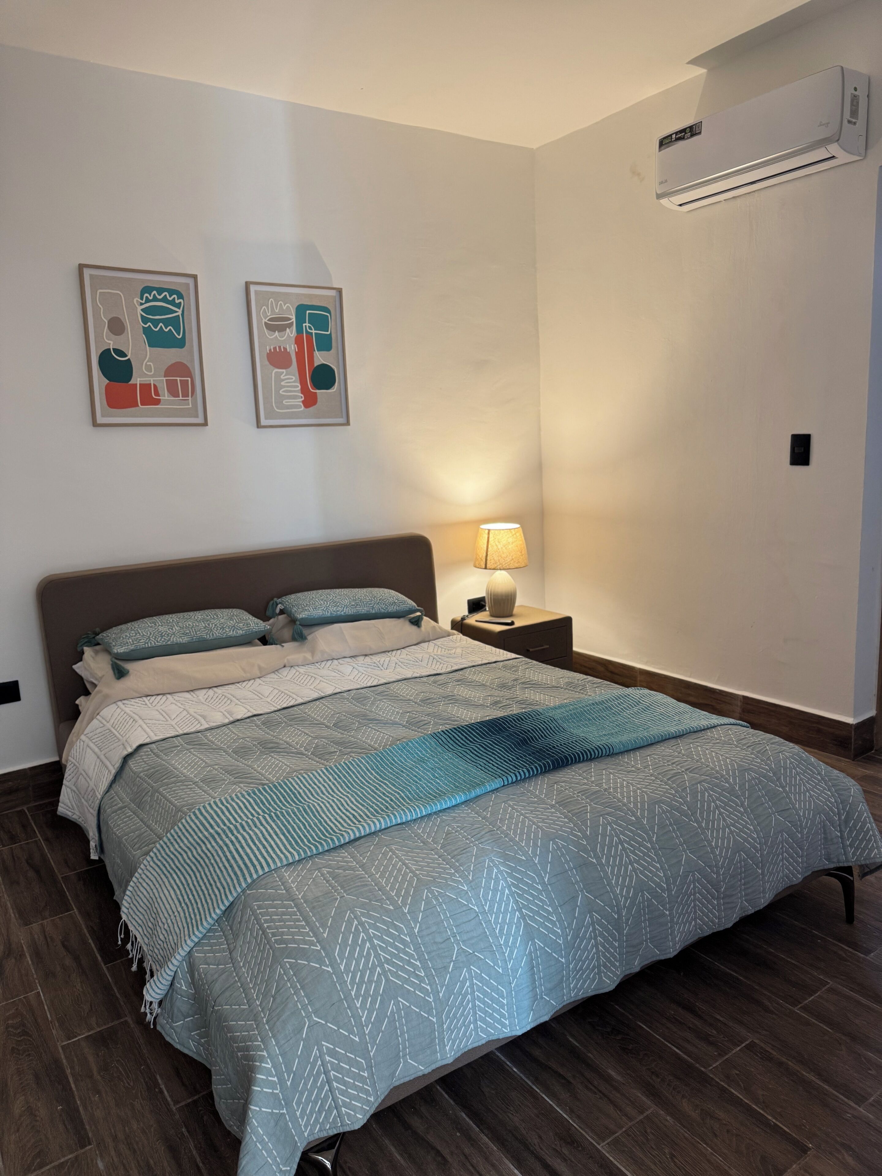 Apartamento conforto, vista para o jardim | Cortinas blackout, ferros/tábuas de passar roupa, Wi-Fi de cortesia