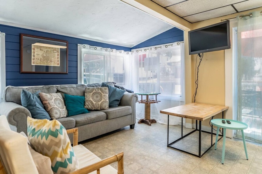 Remi-loo's Bay Escape: Cottage In Sunset Bay - Fredonia, NY