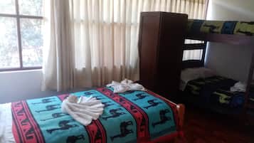 Quarto triplo clássico, vista para a montanha | Roupas de cama de algodão egípcio, roupas de cama premium