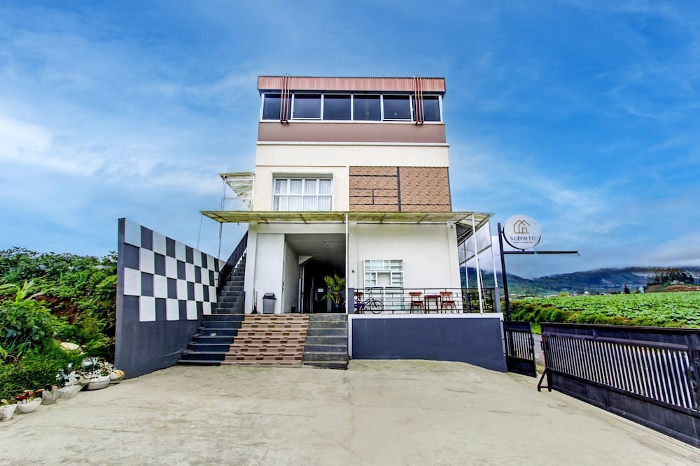Capital O Sudirto Villa Dan Homestay Dieng - Wonosobo