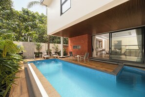 12 piscinas exteriores 