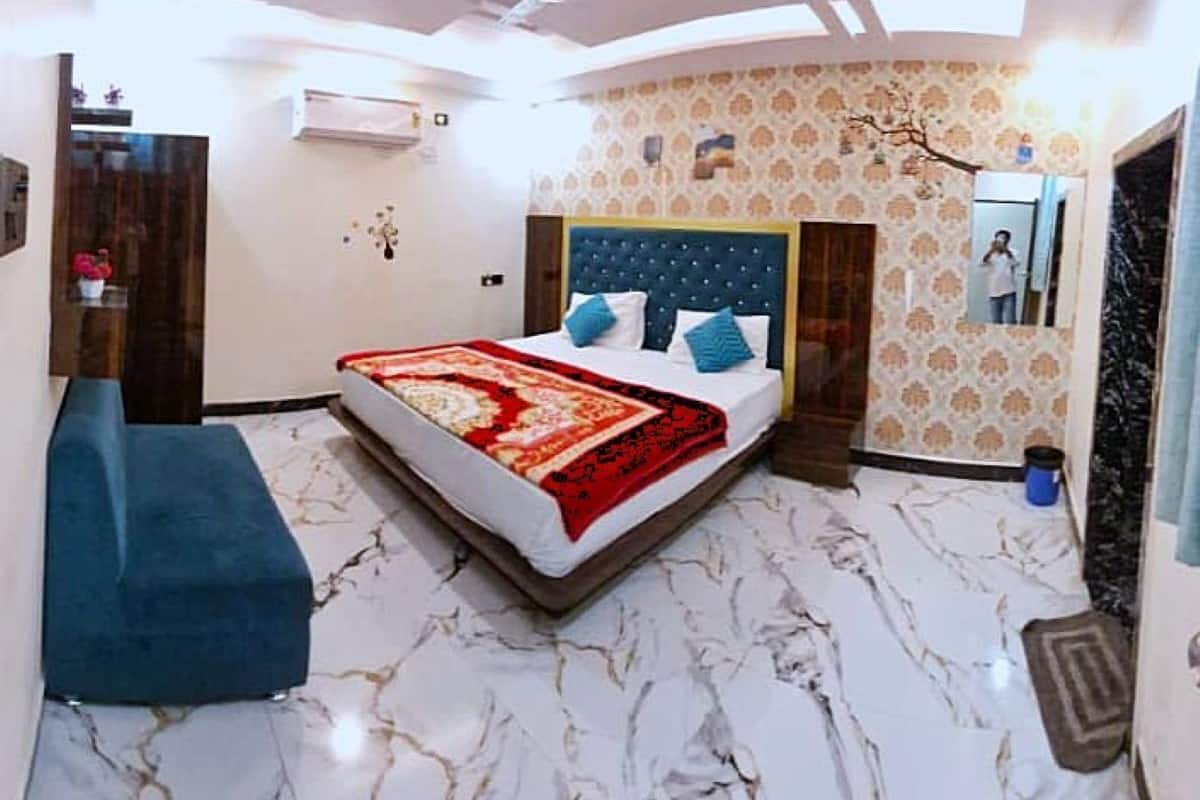 Quarto Familiar | Secretária, camas desdobráveis, Wi-fi grátis, roupa de cama fornecida