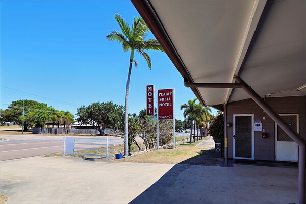 Pearly Shell Motel - Bowen