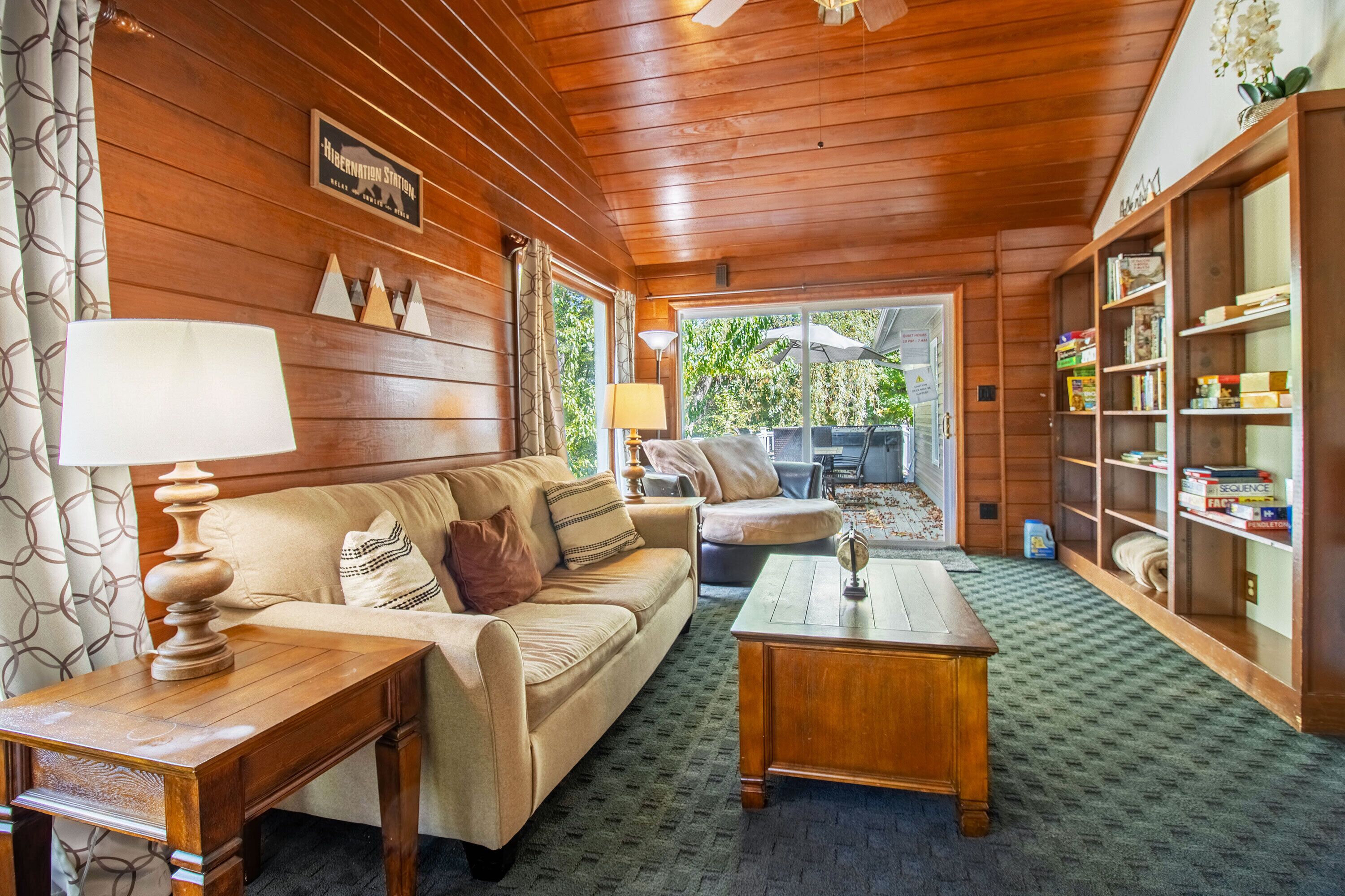 Spacious Retreat With Hot Tub, Game Rooms & Theater - Massanutten