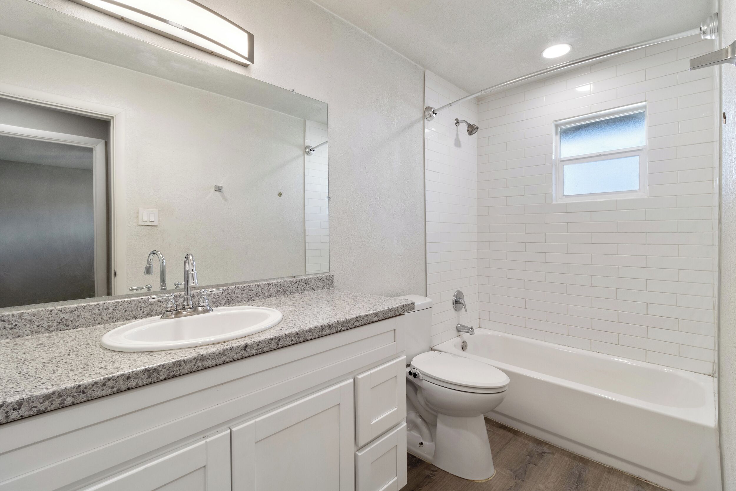 Spacious 3-bedroom Apartment In Delightful Phoenix - Phoenix, AZ