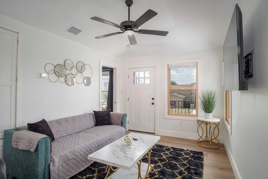 Stylish Stay With Unforgettable Downtown Views! - San Antonio, TX