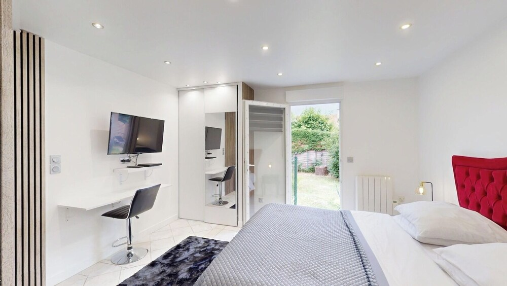 Kimia Suite Room - Cergy