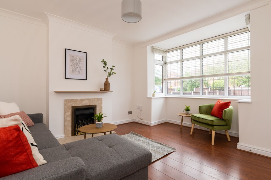 Spacious Home | Driveway Parking | Minutes From M1 - East Midlands Airport (EMA)