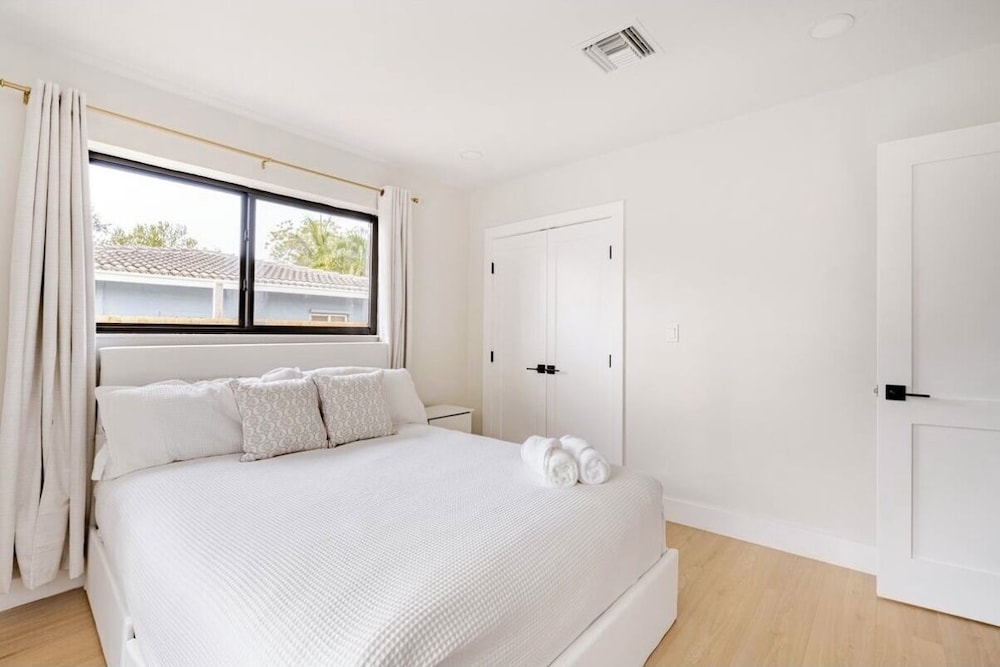 Luxury pool coastal house in Deerfield beach one mile from beach ...