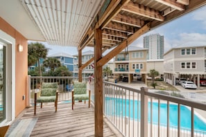 Apartamento Signature em Condomínio Fechado, 2 quartos, varanda, vista para a piscina | Varanda