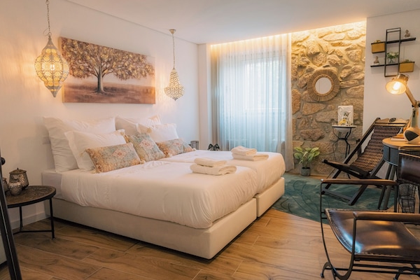Quarto casal ou duplo luxo, vista para a cidade | Wi-Fi de cortesia