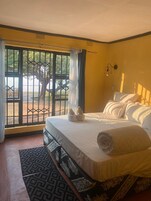 Casa luxo, vista para o lago | Escrivaninha, espaço de trabalho para notebook, Wi-Fi de cortesia