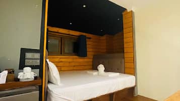 Quarto, vista para a colina | Escrivaninha, espaço de trabalho para notebook, quartos à prova de som