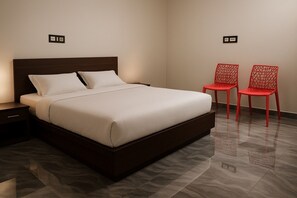 Quarto Duplo Deluxe, varanda | Lençóis de algodão egípcio, roupa de alta qualidade, minibar grátis