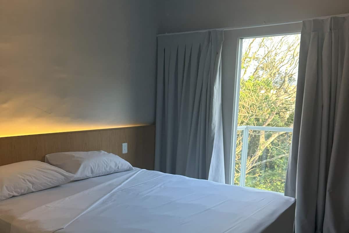 Quarto casal superluxo, sacada | Wi-Fi de cortesia