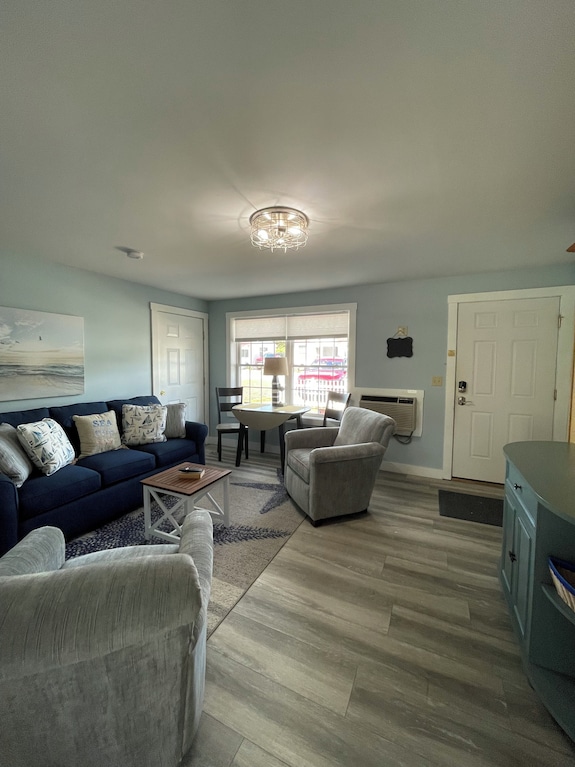 Cool Breeze & Cool Views. - Goose Rocks Beach, ME