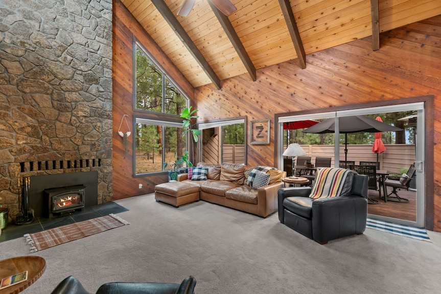 Mountain Modern Retreat At Black Butte Ranch 4br/3ba W/ Loft & Deck - Oregon