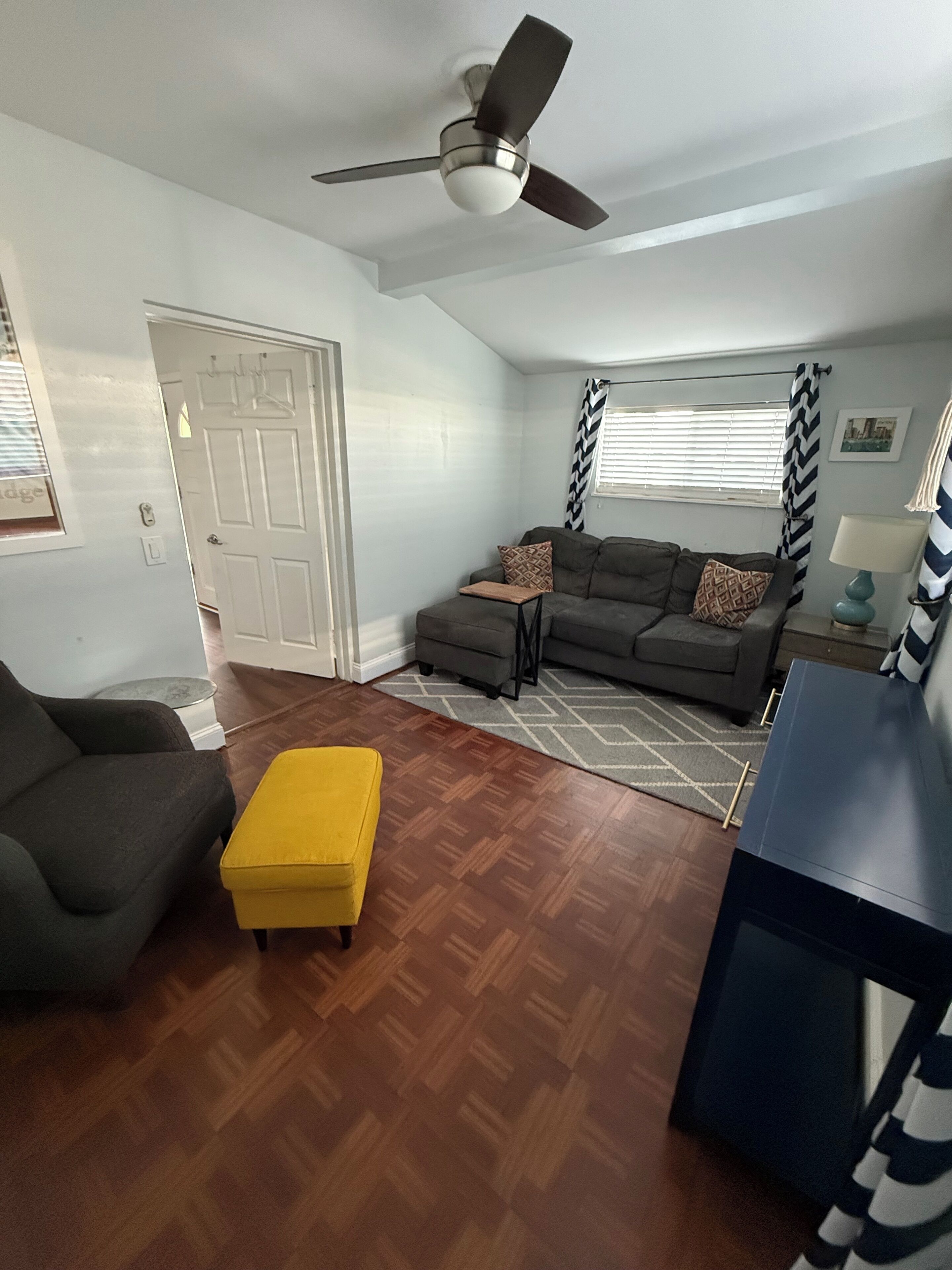 Charming 2-bedroom House In Peaceful St. Petersburg With Ac, Bonus Room - St. Petersburg, FL