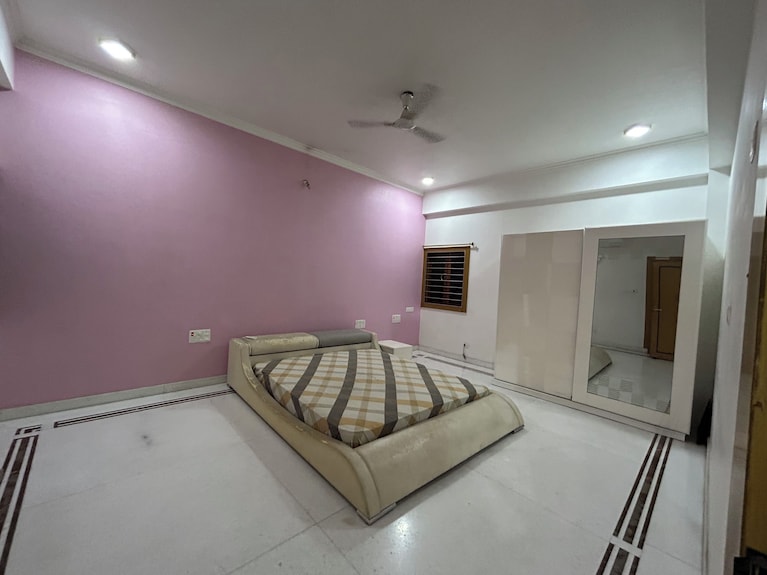 Comfy, Spacious Flat - Bodhgaya