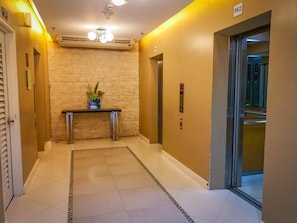 Apartamento em Condomínio Fechado, 1 quarto, acessível, vista para o jardim | Interior