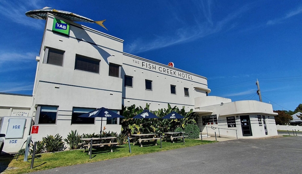 Fish Creek Hotel - Fish Creek