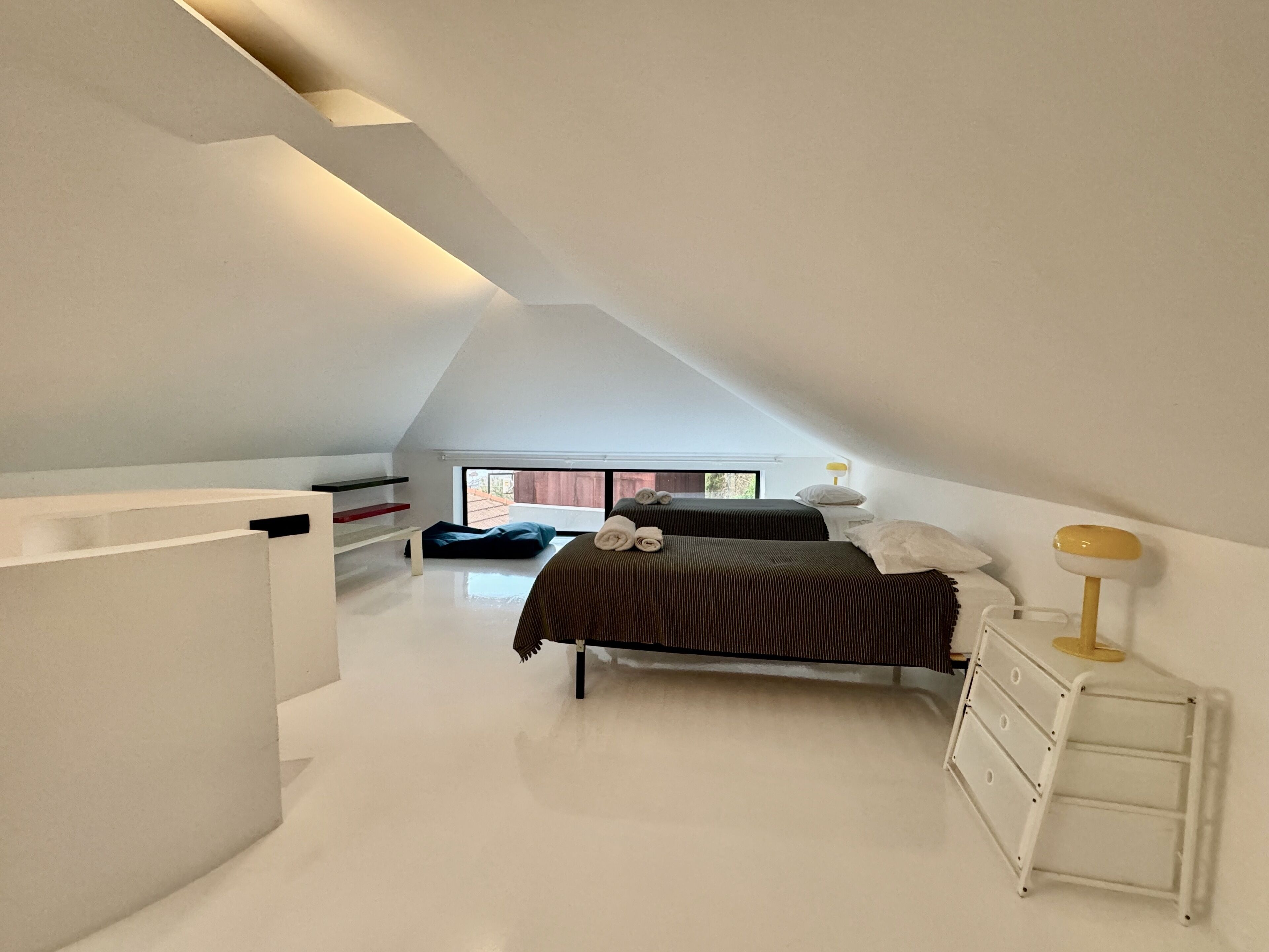 Casa conforto | Cofres nos quartos, quartos à prova de som, Wi-Fi de cortesia