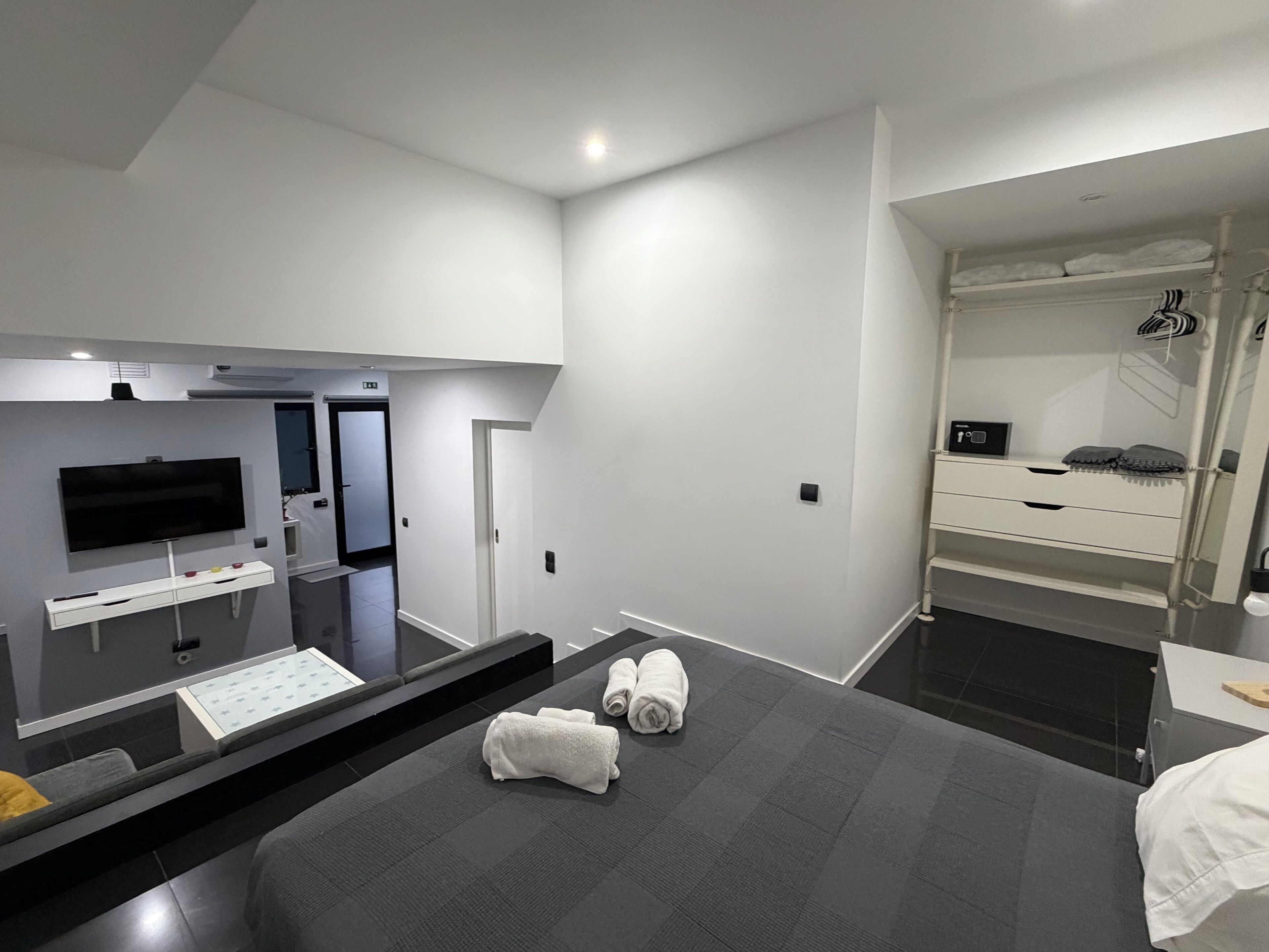 Estúdio clássico, vista para a cidade | Cofres nos quartos, quartos à prova de som, Wi-Fi de cortesia