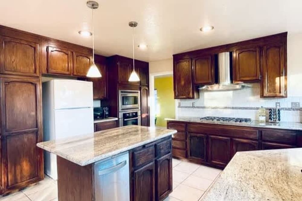 Vallejo Beautiful 4br Home Wt Mountain View Napa - Vallejo, CA