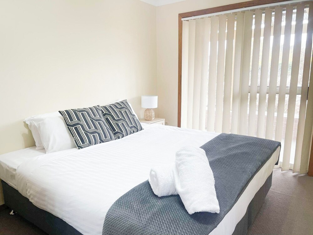 1/1 Overdale Drive, Bourkelands - Wagga Wagga | Vrbo