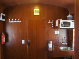 Habitación en Vagón de Tren | Sala de estar | Televisor 