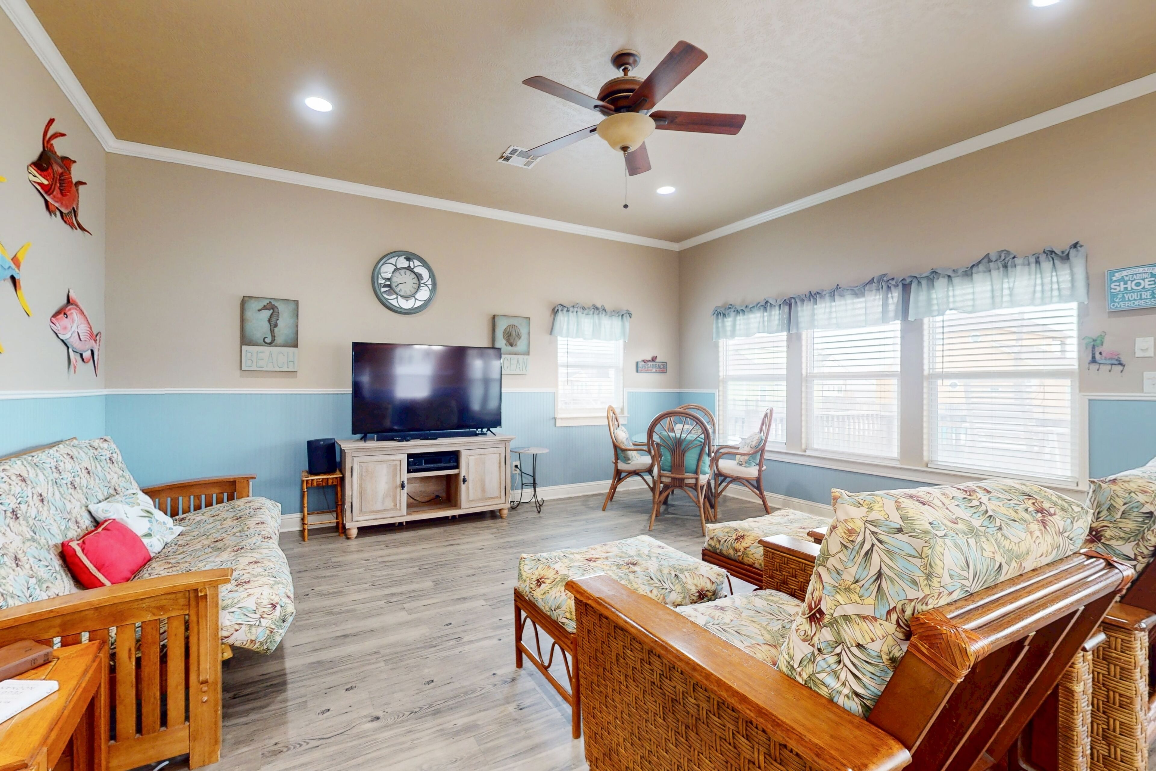 Inviting | Gulf Views | Pet Friendly | Sleeps 12 - Crystal Beach, TX